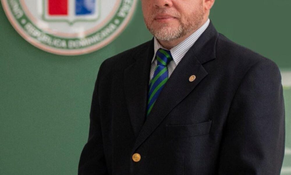 Dr. William Duke, Decano de la Facultad de Ciencias de la Salud de la ...